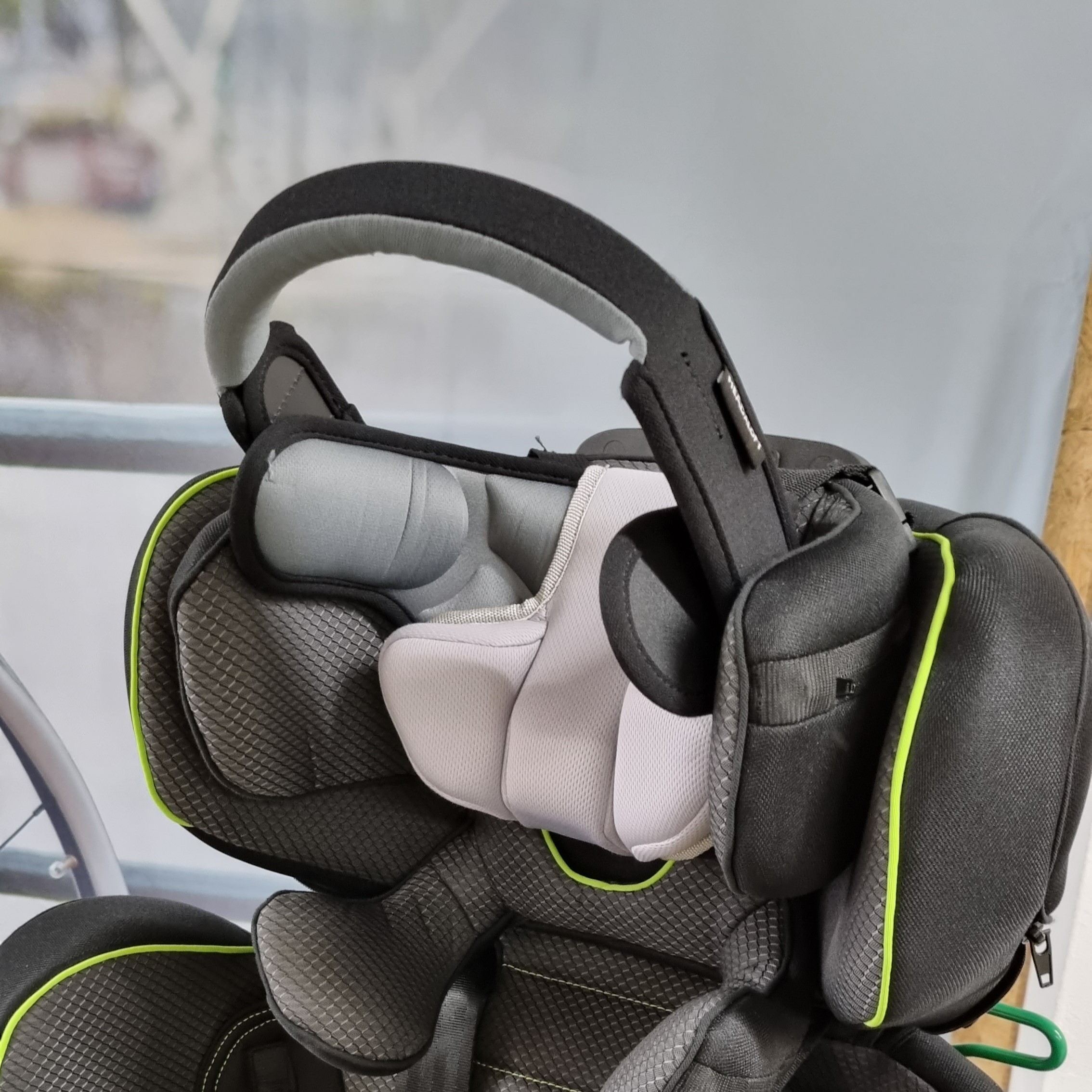 Simon Autokindersitz für behinderte Kinder R129/03 getestet